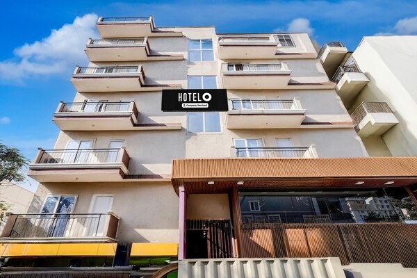 Super Townhouse Sector 51 Gurgaon - Gurugram