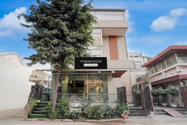 Super Townhouse Millenium City Centre - Gurugram