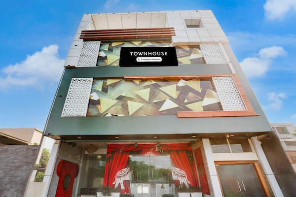 Townhouse Faridabad Railway Station - Noida