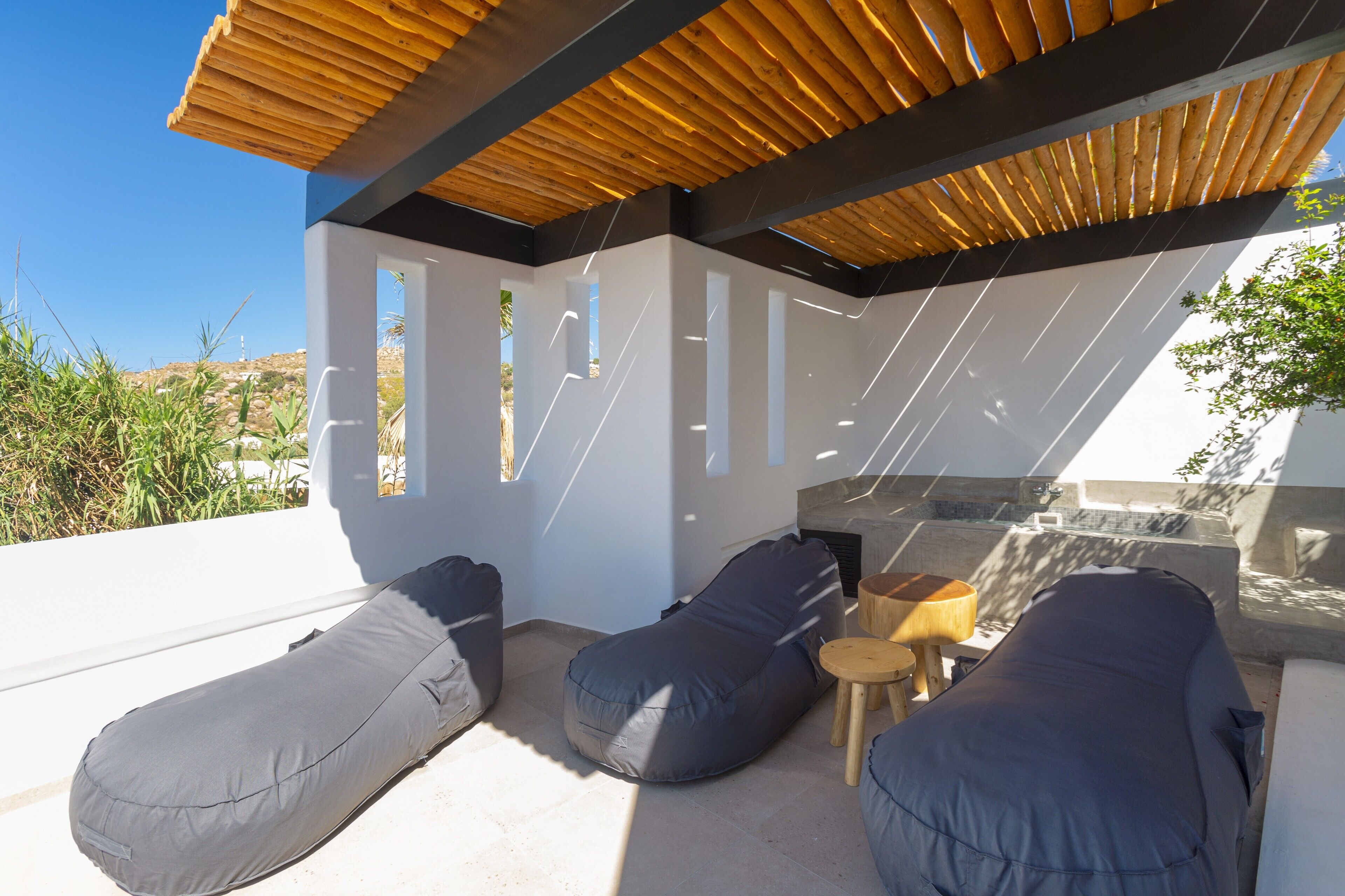 Triple Studio with Private Terrace and Outdoor Hot Tub | Terraço/pátio