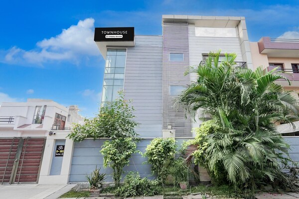 Townhouse Sector 51 Noida - Noida