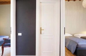 Apartamento Deluxe, varanda, Vista para a cidade | Quartos insonorizados, ferro/tábua de engomar, Wi-fi grátis 