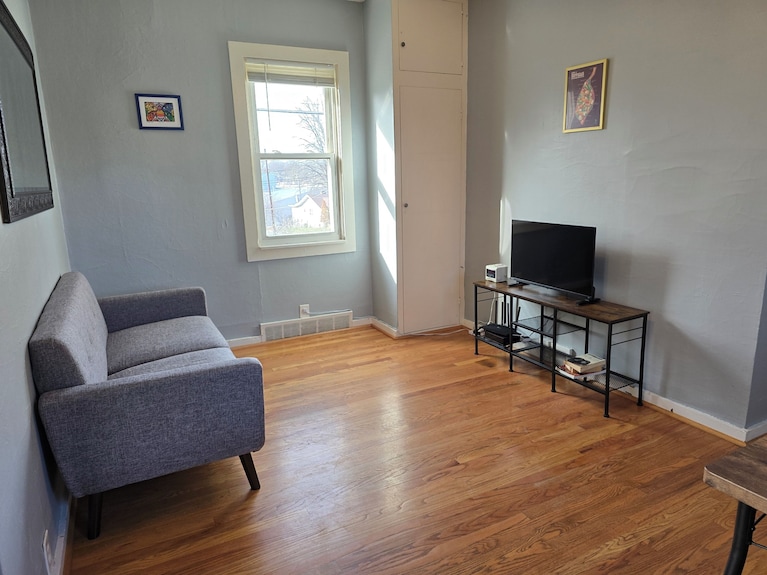 Charming House With A Large Yard In Lovely Holly Hills, St. Louis - St. Louis, MO