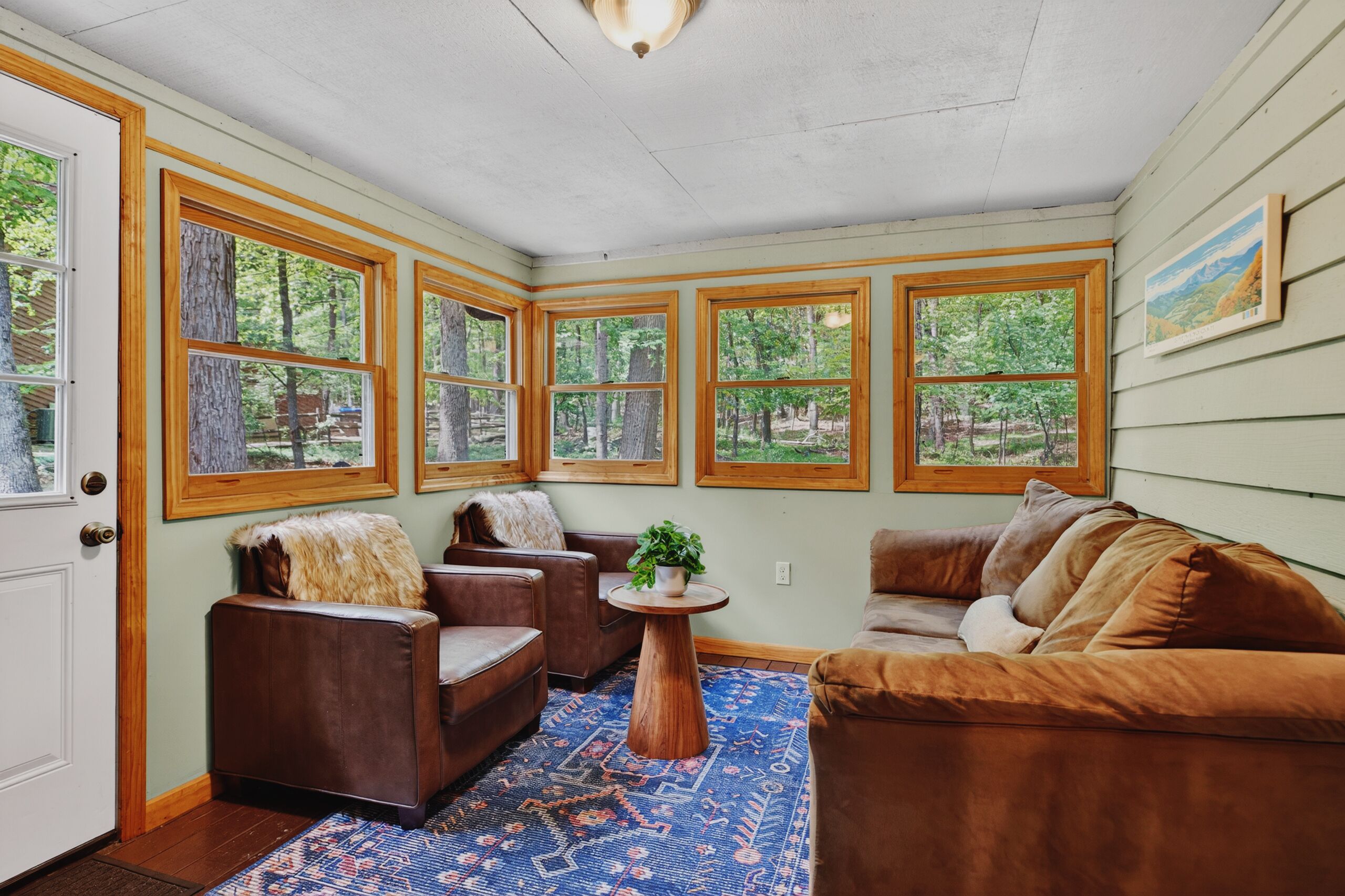 Mountain Lodge W/ Cozy Fall Vibes! Slps 10, Wooded Views, Hot Tub & Fire Pit - Massanutten, VA