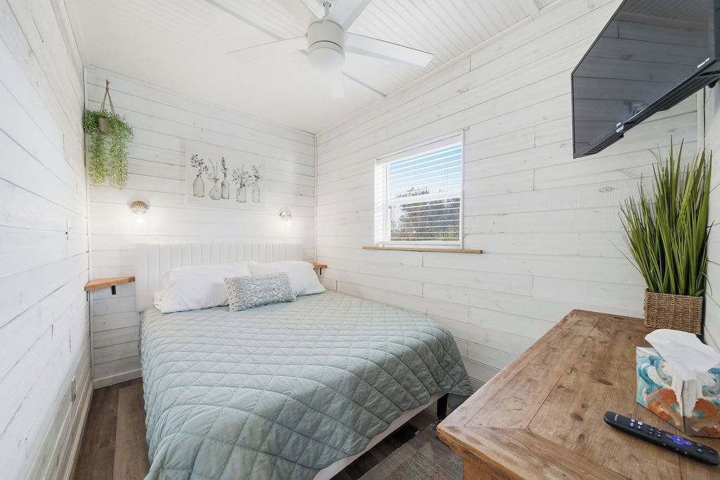 4br Courtside Retreat, Deck Lounge & Pickleball - Buda, TX