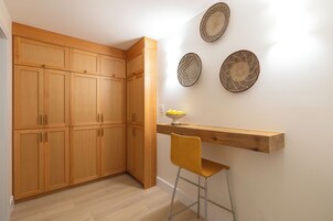 Quarto casal superluxo de uso individual, banheiro privativo, vista para o jardim | Parte interna