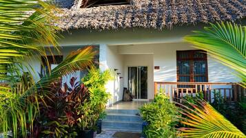 Villa Familiar, varanda, vista para o jardim | Pormenores do exterior