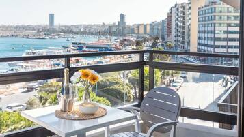 Apartamento Comfort, vista para o mar | Refeições ao ar livre
