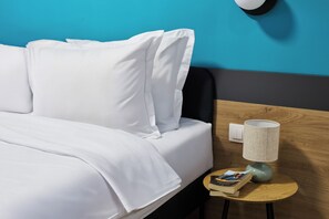 Estúdio Comfort, 1 cama queen-size, ar condicionado, Vista para a cidade | Roupa de alta qualidade, cortinas/cortinados opacos 