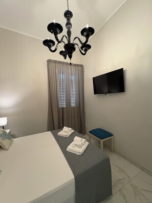 Quarto casal ou duplo | Cofres nos quartos, cortinas blackout, ferros/tábuas de passar roupa