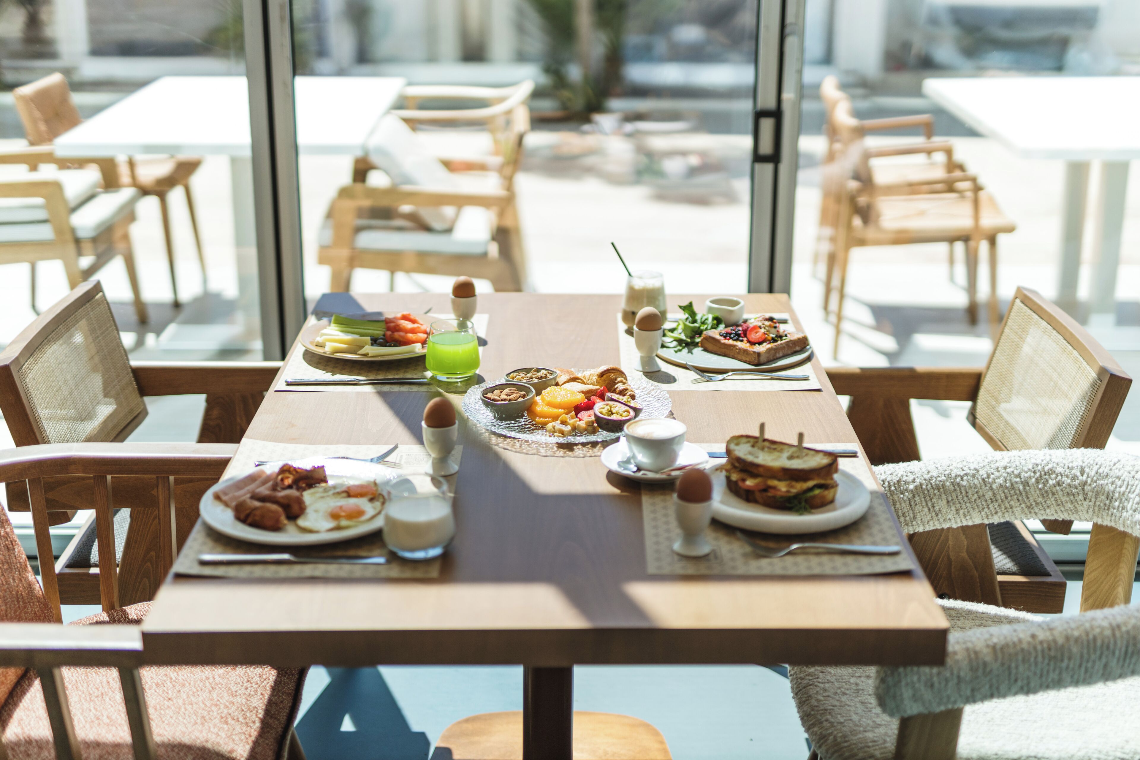 Café da manhã com buffet grátis todos os dias