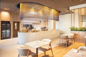 Café da manhã com buffet todos os dias mediante uma taxa
