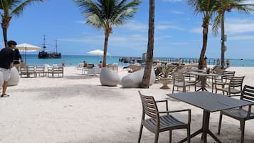 Chalé | Praia | Perto da praia, praia de areia branca, toalhas de praia