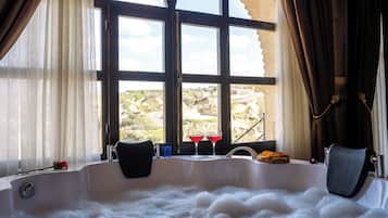 Suite de Luxo, banheira de hidromassagem, vista para o vale | Banheira de hidromassagem