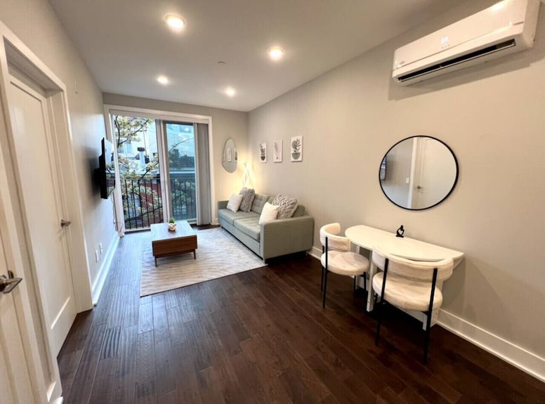 Juliet Balcony | Cute & Cozy Center City 1br Apt - Conshohocken, PA