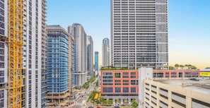 Condo, sacada, vista para a cidade | Fachada