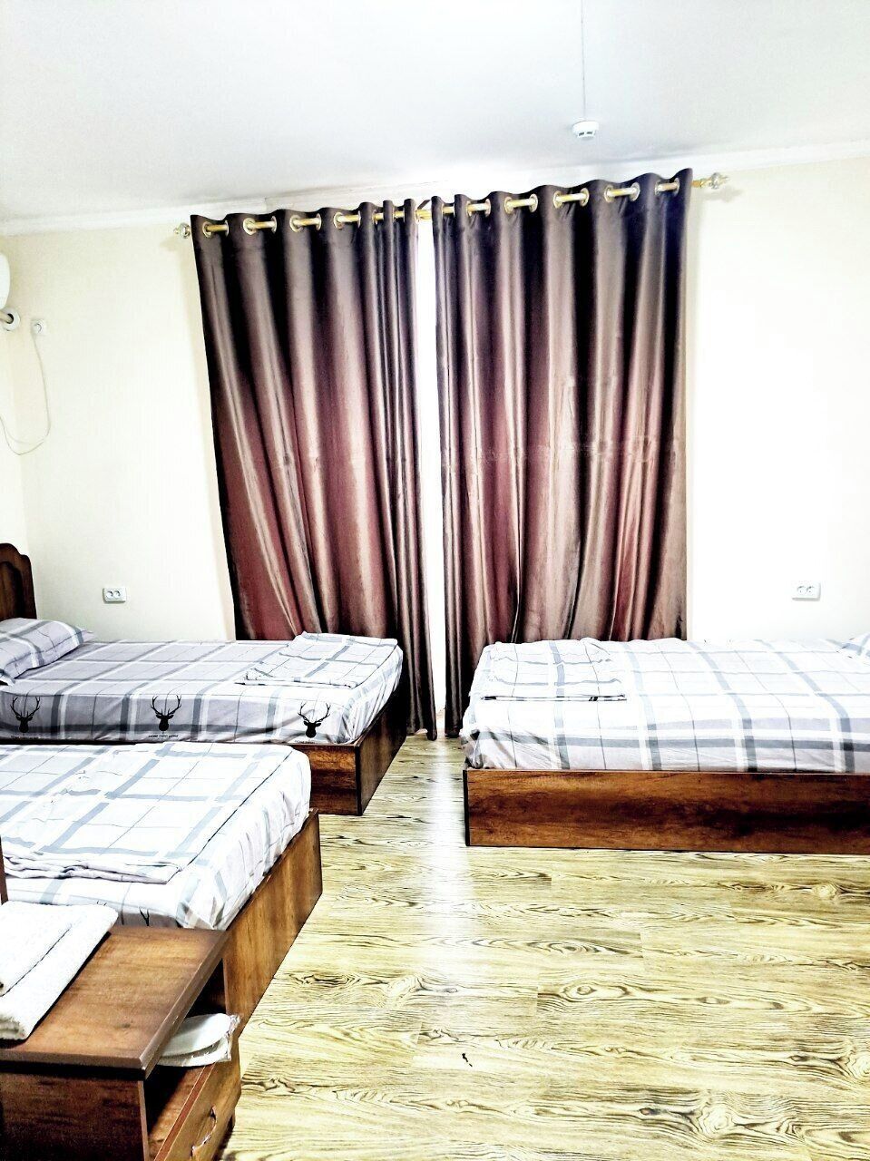 Quarto triplo econômico