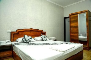 Quarto casal, sacada, vista para a cidade