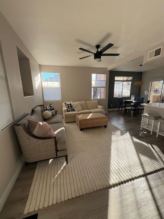 Modern Condo W Separate Office, Two Pools & Gym - Las Vegas, NV