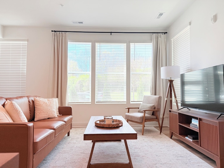 The Chic Boutique @ Magnolia Trace - New 2 Bedroom Condo In Downtown Wake Forest - Wake Forest, NC