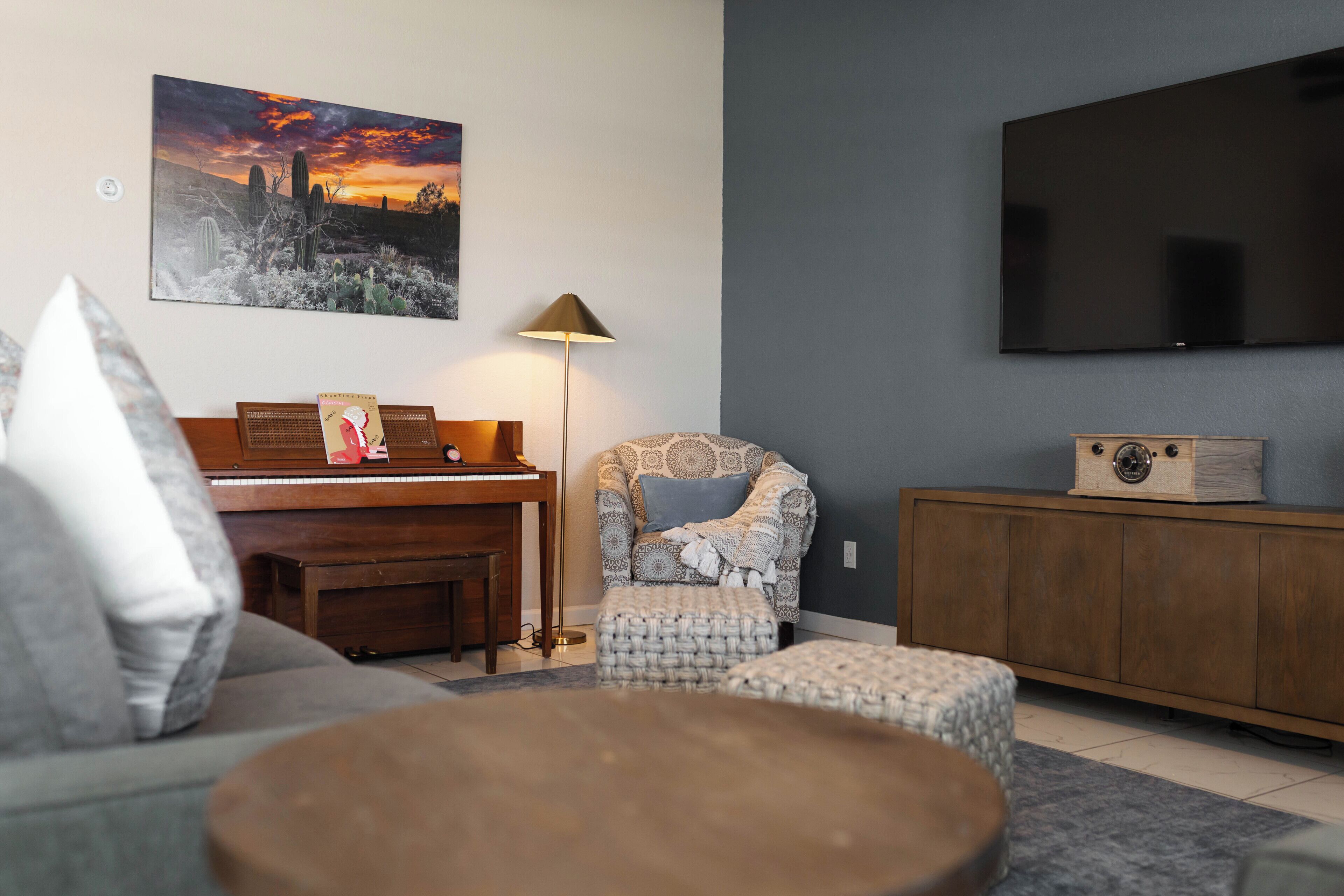 3-bedroom House With Sparking Pool, Outdoor Kitchen, Gym And Dedicated Office! - Yuma, AZ