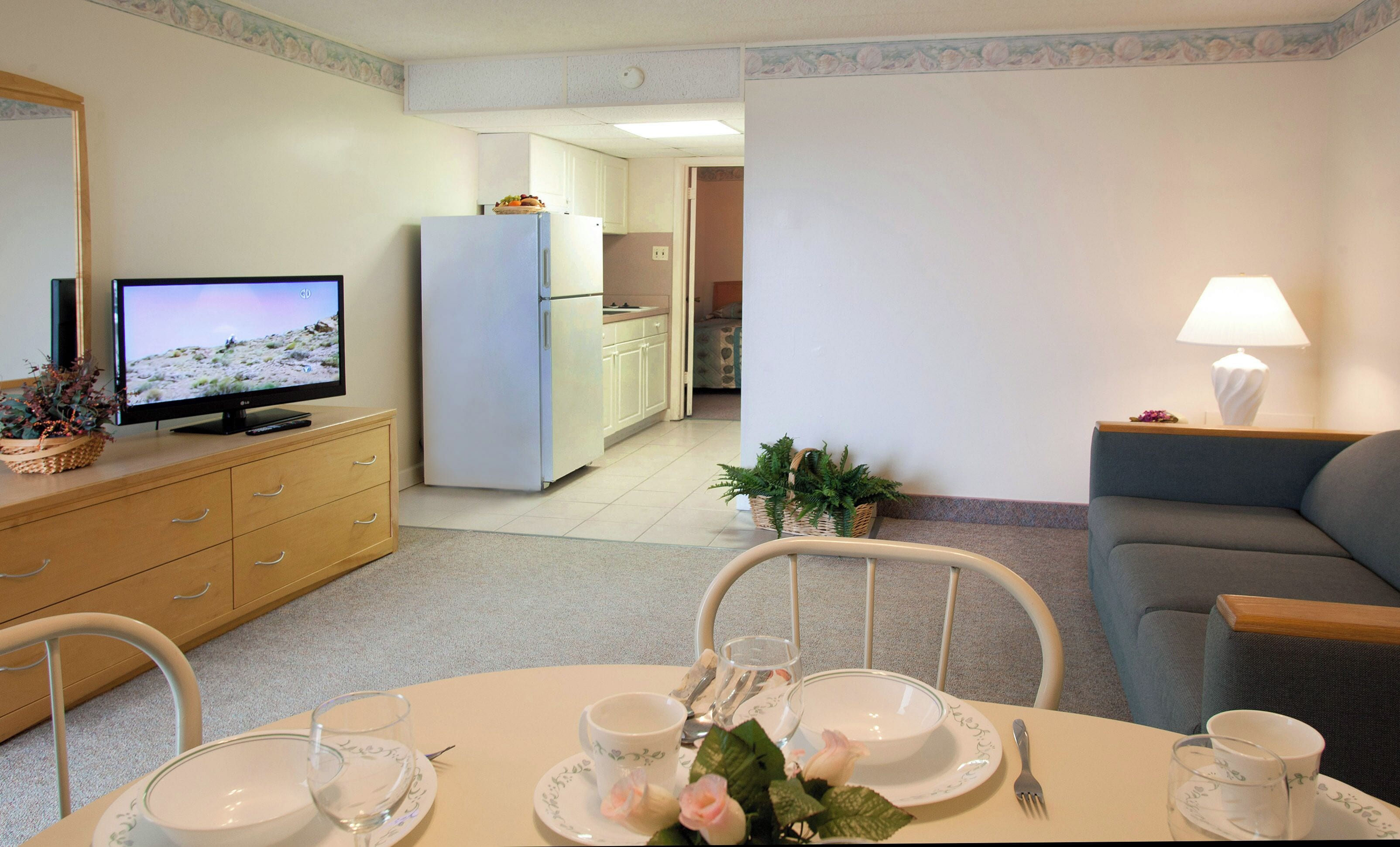 Lotus Inn - Poolside Efficiency Suite - 1 King - Wildwood Crest, NJ