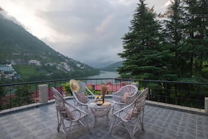 Villa de Luxo, vista para o lago | Terraço/pátio interior