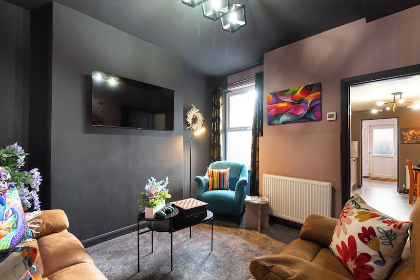 Hull Comfort 4br Amen Home | 2 Bathrooms | Central - Beverley