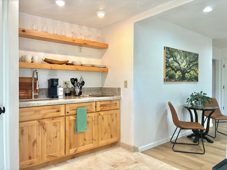 Charming 1-bedroom Lodge In Peaceful Carmel Valley W/ Hot Tub And Backyard - Big Sur, CA