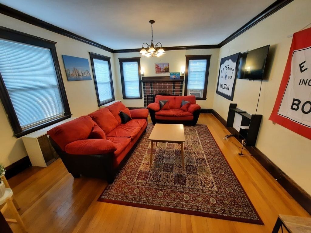 5es Remodeled Expansive Home, Off Street Parking - Boston, MA