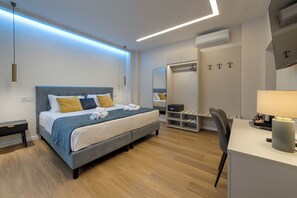 Quarto exclusivo, sacada, vista para a cidade | Frigobar (abastecido com alguns itens grátis), cofres nos quartos