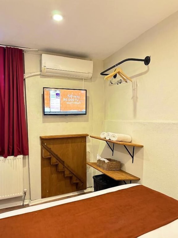 Perahomes De - Şişli