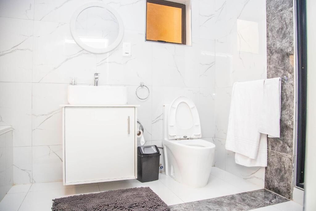 Apartamento | Banheiro | Toalhas de banho, shampoo, papel higiênico 