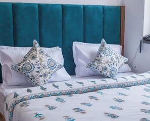 Quarto Standard | Secretária 