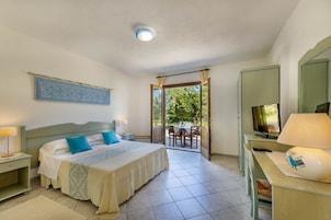 Quarto casal superior | Cofres nos quartos, escrivaninha, cortinas blackout, Wi-Fi de cortesia