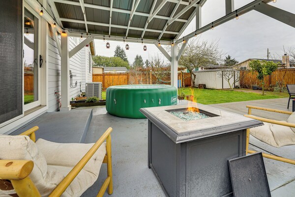 Patio Oasis! Contemporary Tacoma Hideout - Tacoma Narrows Bridge
