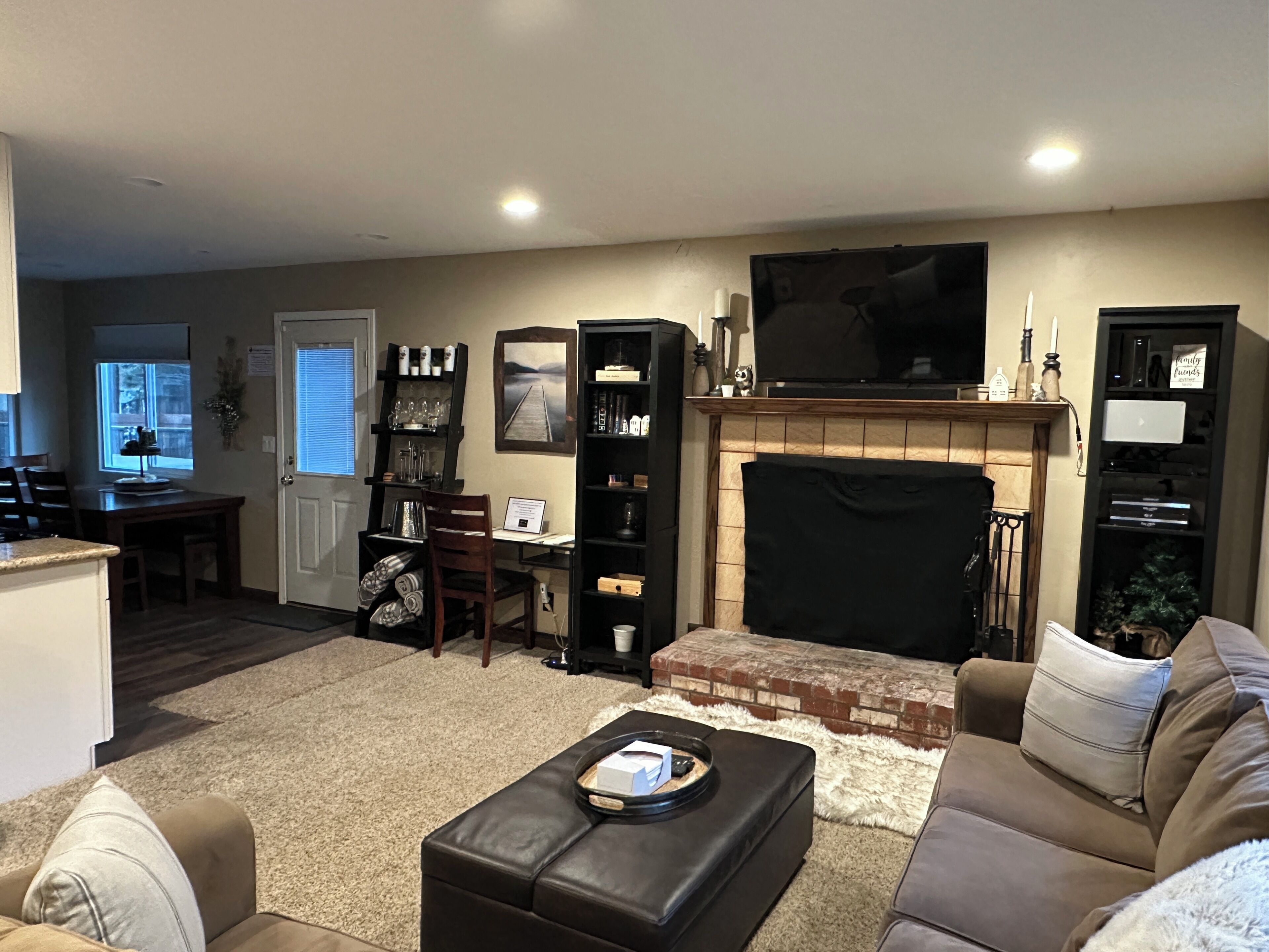 Cute And Cozy Rustic Charm, Hot Tub, Pet Friendly, Fenced Yard, Best Location - Blocks From Summit Mountain For Hiking Biking Skiing Boarding - Snow Summit Ski Resort, CA