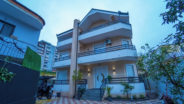 7even Boutique Hostel - Tirana