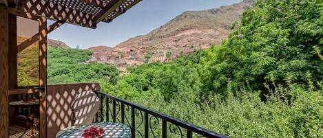 Quarto Duplo, varanda, Vista para a cidade | Refeições ao ar livre