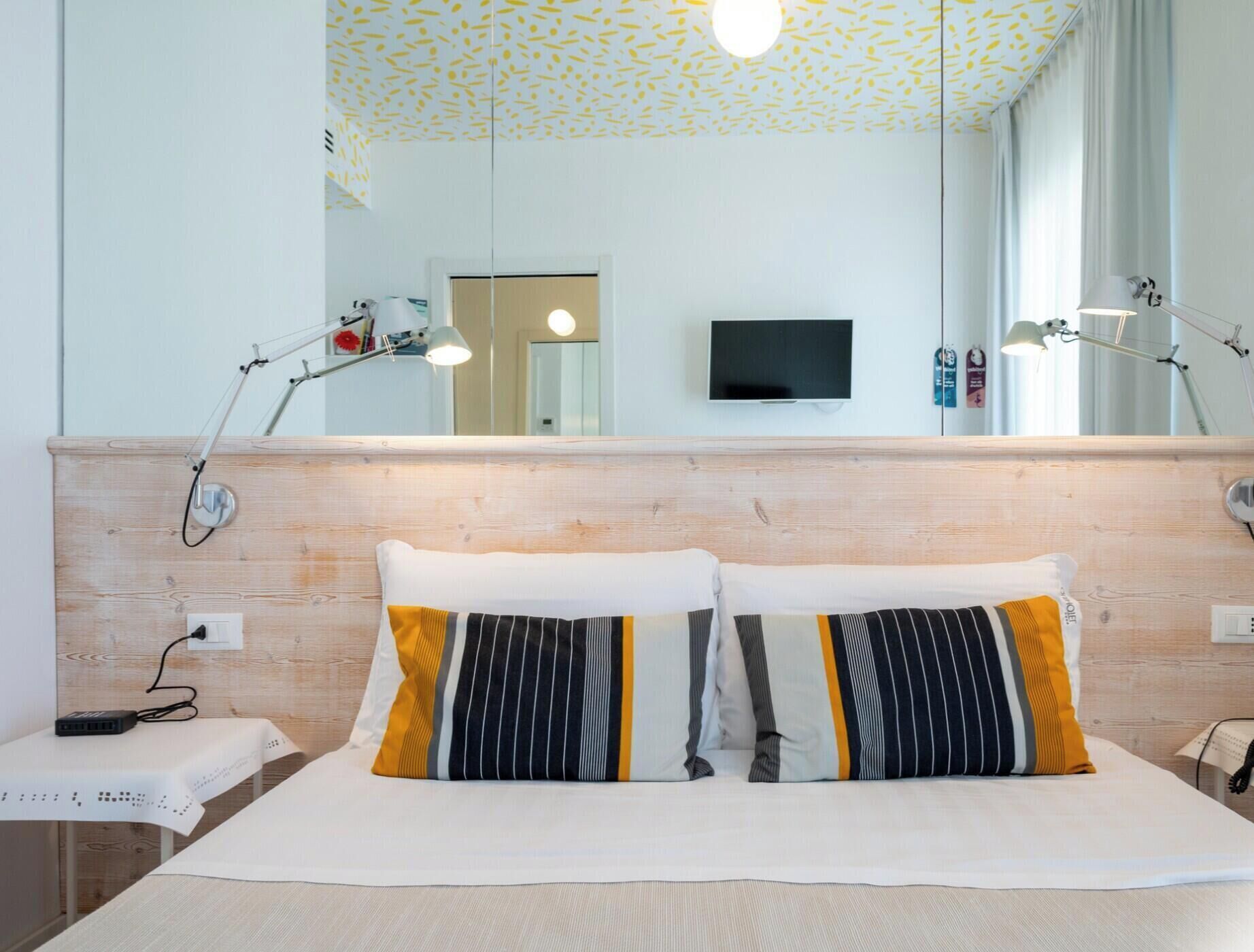 Minibar, cofre no quarto, Wi-fi grátis 