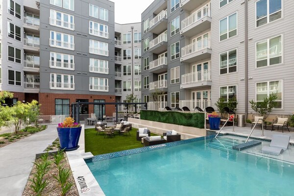Landing Apartments Fort Worth Near Historic Southside - Fort Worth Zoo, Fort Worth