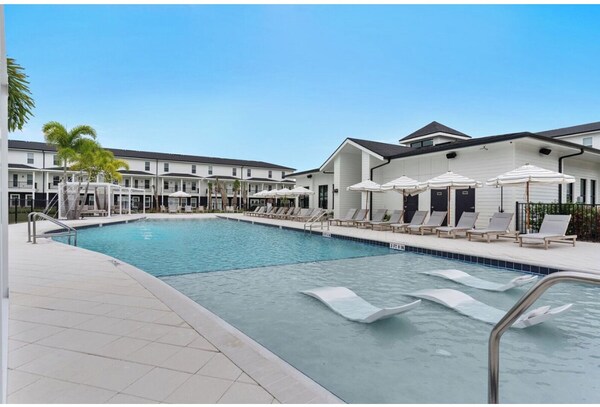 Landing Apartments Lakeland Near Winston - Lakeland, FL