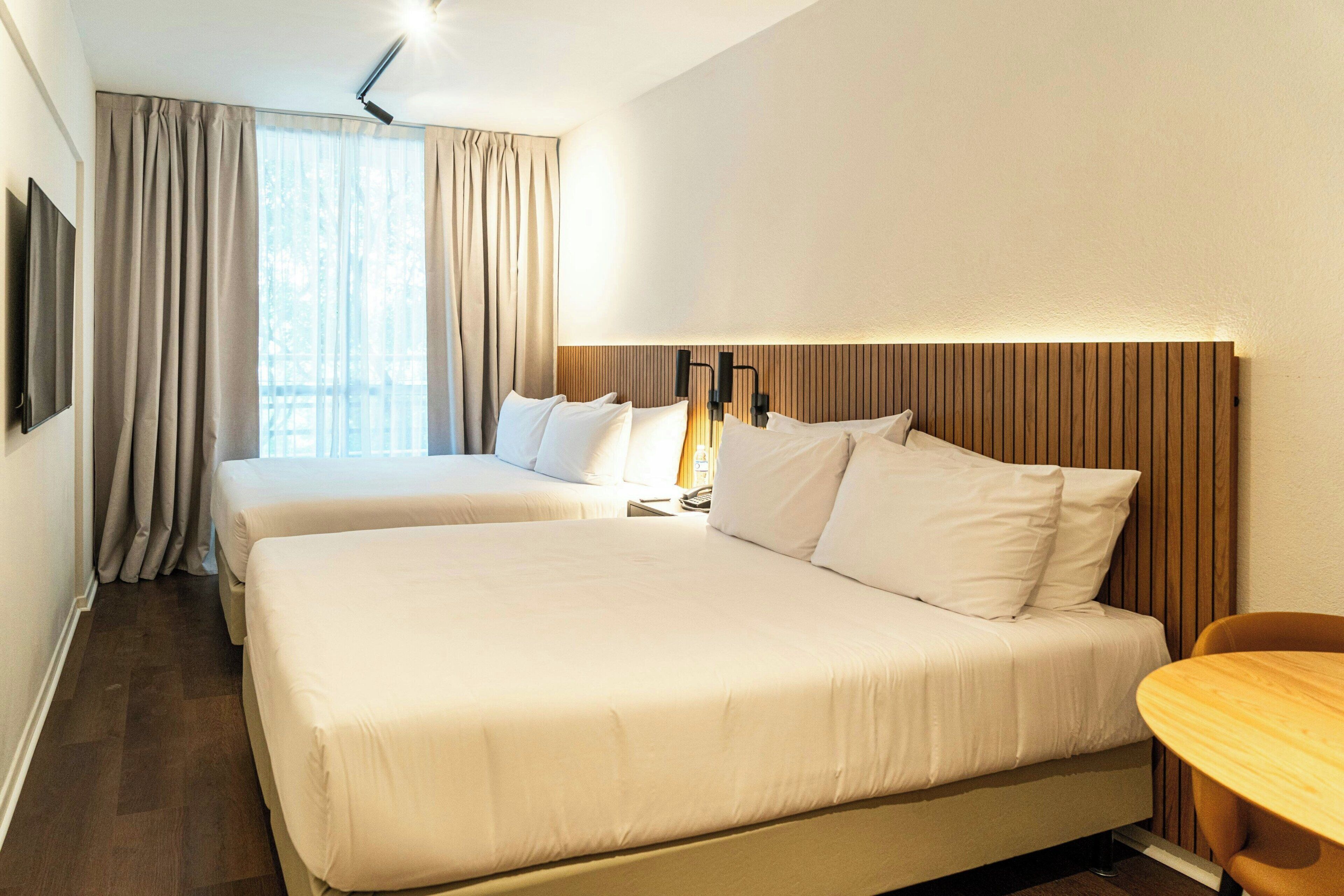 Quarto Standard, 2 camas de casal, varanda, Vista para a cidade