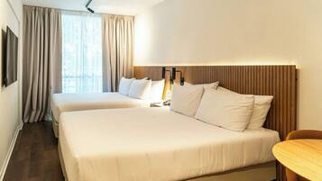 Quarto Standard, 2 camas de casal, varanda, Vista para a cidade