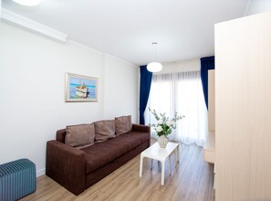 Casa (Two Bedroom Family Suite 106) | Sala