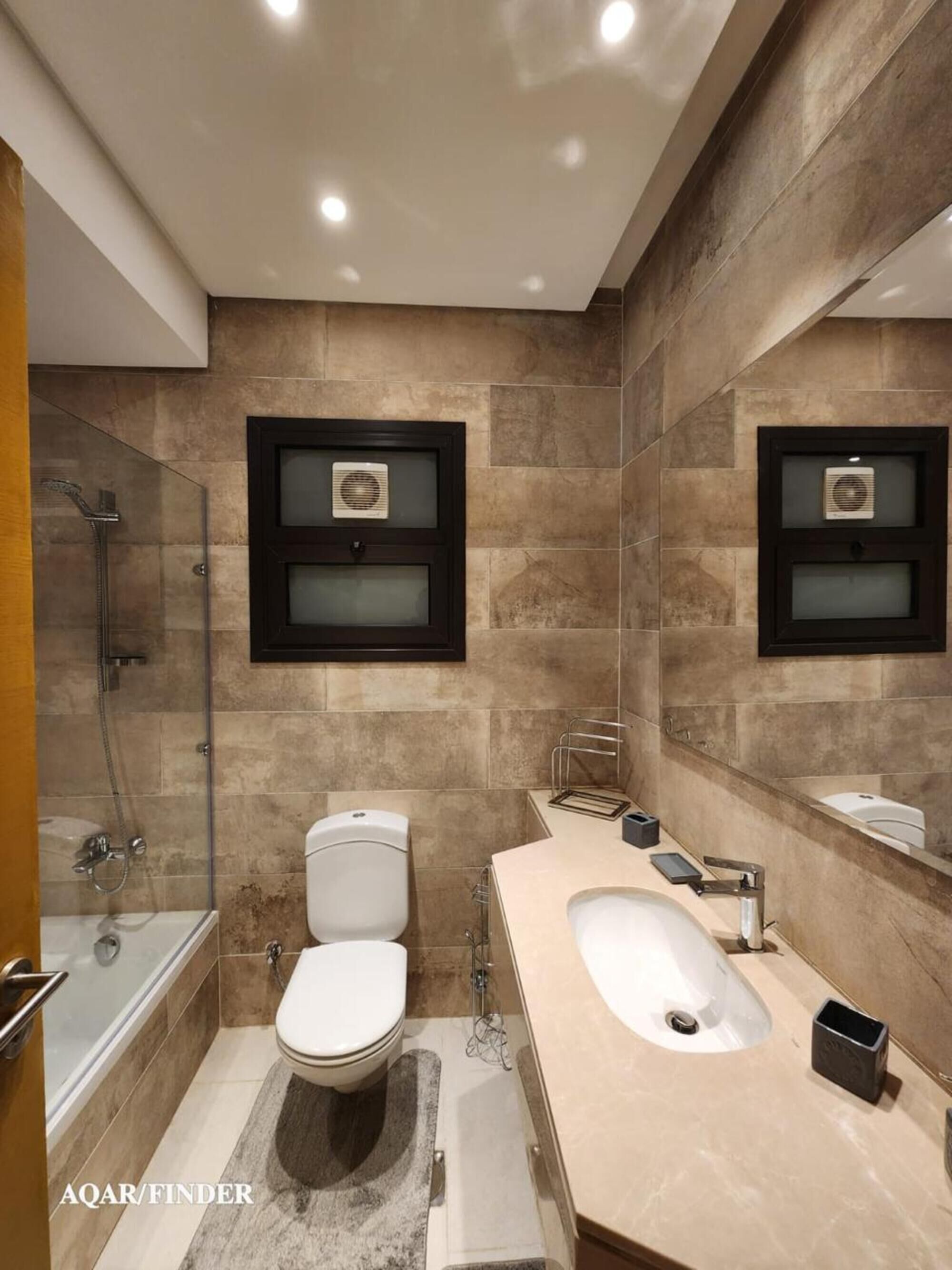 Apartamento conforto, banheiro privativo, vista para a cidade | Banheiro