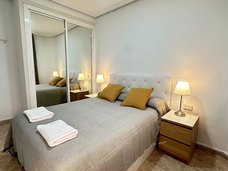 Quarto casal, banheiro compartilhado