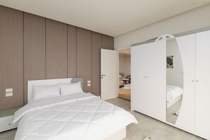 Apartamento Superior, 2 quartos, casa de banho privativa, vista para o jardim | Secretária adequada para computadores portáteis, ferro/tábua de engomar 