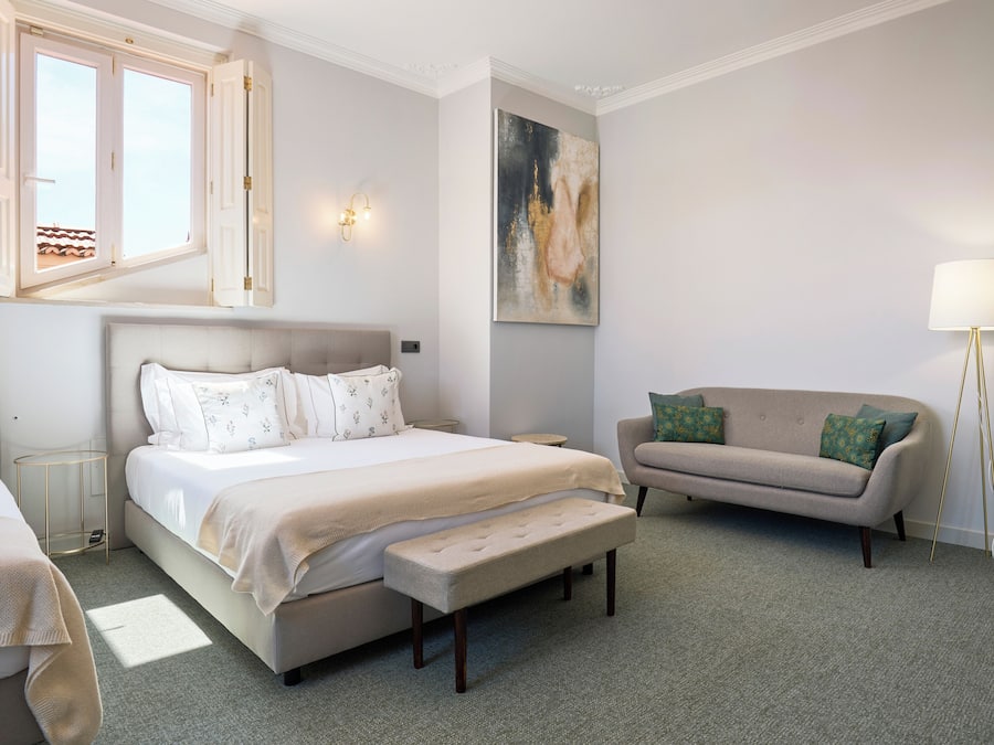 Quarto triplo premium | Cofres nos quartos, Wi-Fi de cortesia