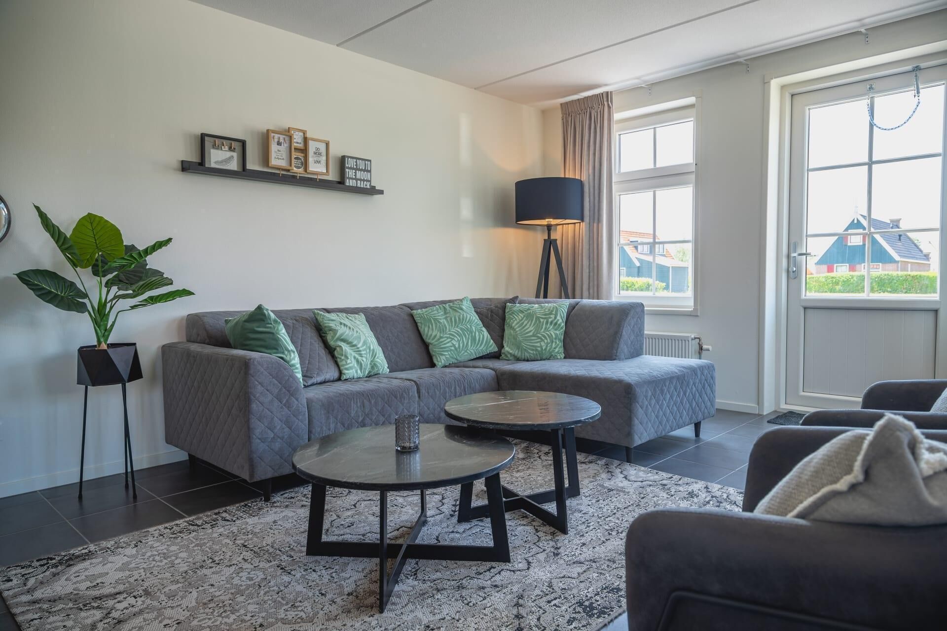 This Detached Bungalow Exudes The Typical, Charming Waterland Style And Combines Peace And Comfort In The Heart Of The North Holland Polder Landscape. Here You Can Enjoy Quality Time Together With Family Or Friends, Without Compromising On Comfort. - Purmerend